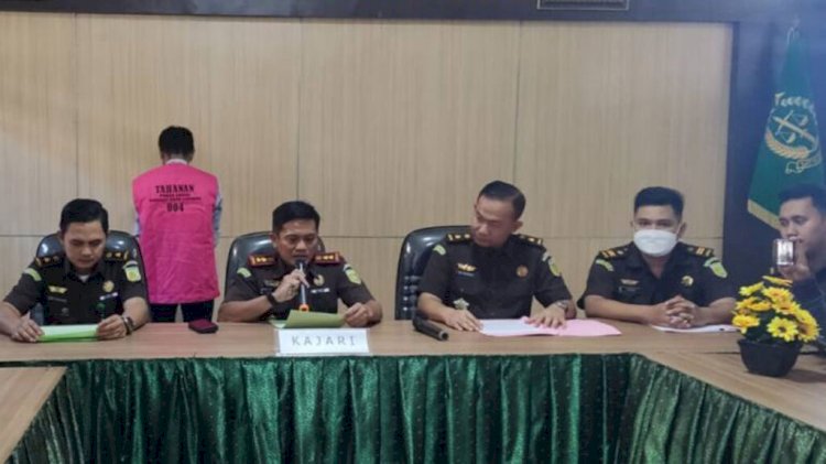 Rugikan Negara Ratusan Juta Kejari Karawang Tahan Mantan Plt Direktur